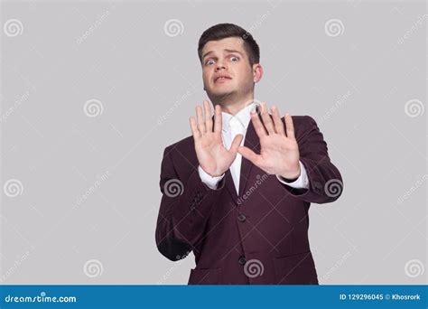 Ponga Por Favor El T Me Tocan Retrato Del Hombre Joven Hermoso