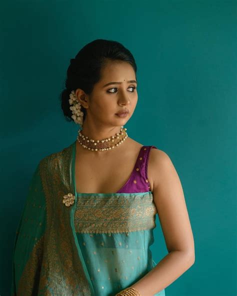 Aai Kuthe Kay Karte Fame Gauri Kulkarni New Photoshoot In Green Saree