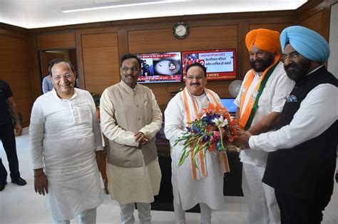 Delhi Congress Leader Tarvinder Singh Marwah Joins Bjp Slams Gandhis