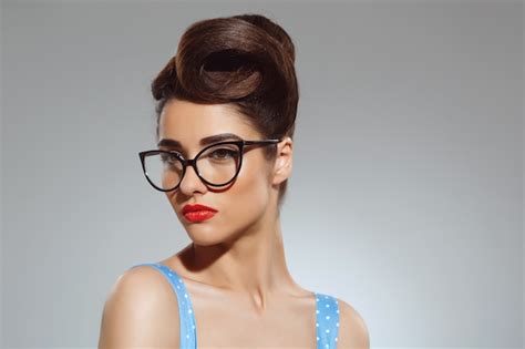 Free Photo Portrait Of Beautiful Pin Up Woman Wearing Glasses