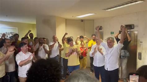 Danilo Cabral Psb é Aplaudido Ao Chegar Em Coletiva De Imprensa
