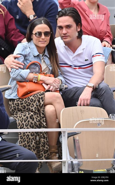Alain Fabien Delon et Capucine Anav assistent à l Open de tennis