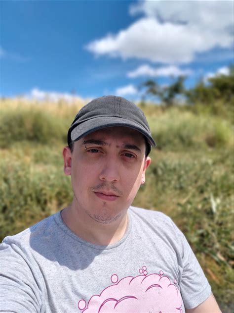 OnePlus Nord CE Lite Review Aggressively Mediocre Expert Reviews