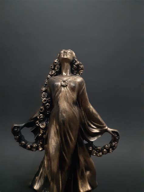 Nude Aphrodite Goddess Statue Made Of Alabaster On Luulla