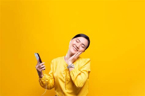 Daftar Lagu Indonesia Yang Masih Enak Didengar Sampai Saat Ini Prestasi