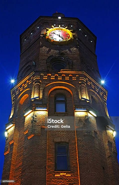 우크라이나 비니시아에서 밤에 시계가있는 오래된 화재 타워 건물 외관에 대한 스톡 사진 및 기타 이미지 건물 외관 건물 정면