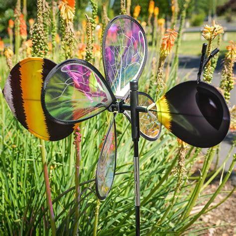Pivoting Bumble Bee Bug Spinner Kite Garden