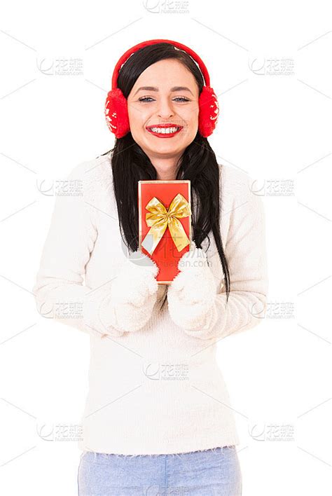 迷人的年轻女子与红色礼盒