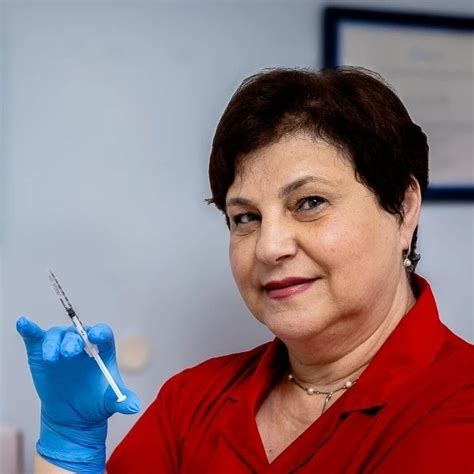 דר רענן שגב רפואה אסתטית שפתיים עדינות וטבעיות על ידי חומצה היאלורונית רוונס אולטרא לפרטים