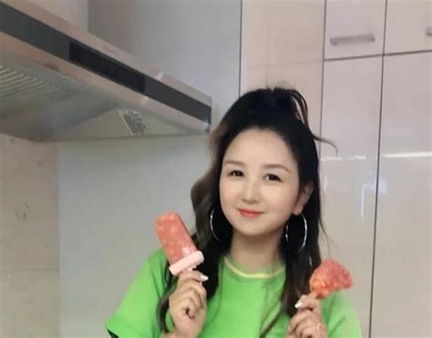 何洁近照曝光暴瘦明显尖下巴明显秒变网红脸