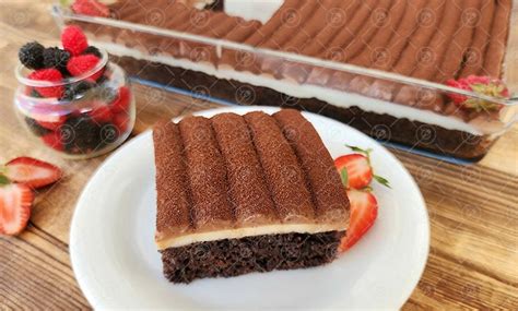 طرز تهیه کیک شکلاتی کرم دار بدون خامه؛ مرحله به مرحله مجله اکالا