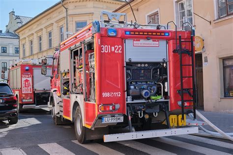 Groźny pożar domu w Lublinie Trzy osoby w tym roczne dziecko trafiły