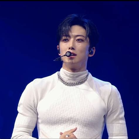 W On Twitter 叔叔的好身材