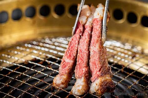 “趁烧”关店，大行唱空，呷哺呷哺（00520hk）盈利难！ 2年时间不到，呷哺呷哺00520的高端烤肉品牌“趁烧”就迎来“关店潮