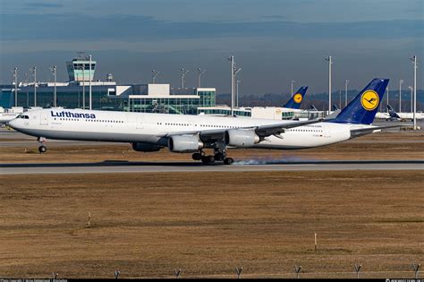 D AIHU Lufthansa Airbus A340 642 Photo By Niclas Rebbelmund