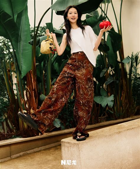 China Entertainment News Chen Duling Covers Fashion Magazine