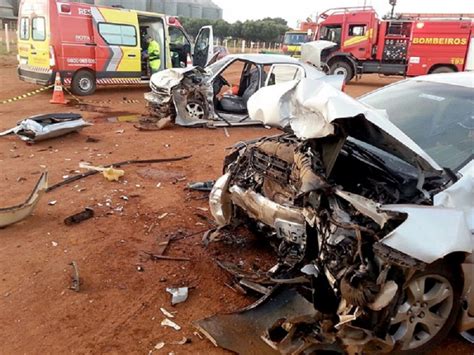 Quatro Pessoas Ficam Feridas Em Acidente Entre Dois Carros Na BR 163 Em