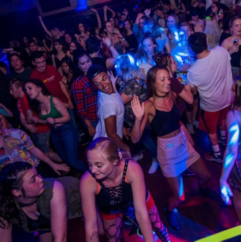 Майка погледна в телефона на дъщеря си и онемя Мозъкът ми отказва да приеме това За Жената