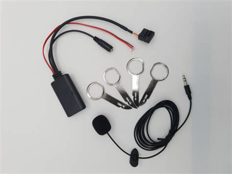 Bluetooth Aux адаптер для Ford C микрофоном и ключами Bluetooth Aux адаптер для Ford Fiesta