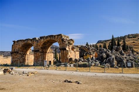 Premium Photo Ancient Statue In The City Of Ephesus Turkey