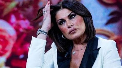 Tina Rispoli Ai Domiciliari La Vedova Del Boss Oggi Moglie Di Tony