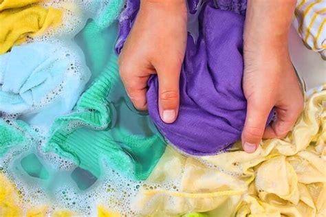 Como tirar nódoas de gordura da roupa facilmente Tome nota