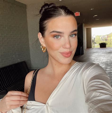 Hannah Edwardss Postlemon8