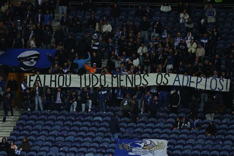 A Tarja Dos Super Dragões Com Um Recado à Direção Do Fc Porto Falhou