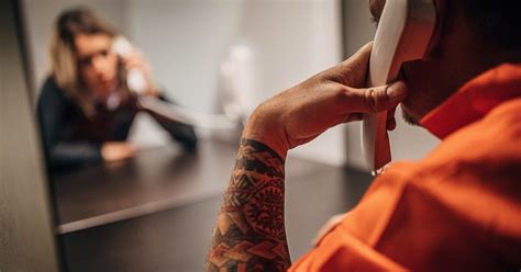 Der Reiz Böser Jungs Warum Frauen Sich Auf Bad Guys Einlassen