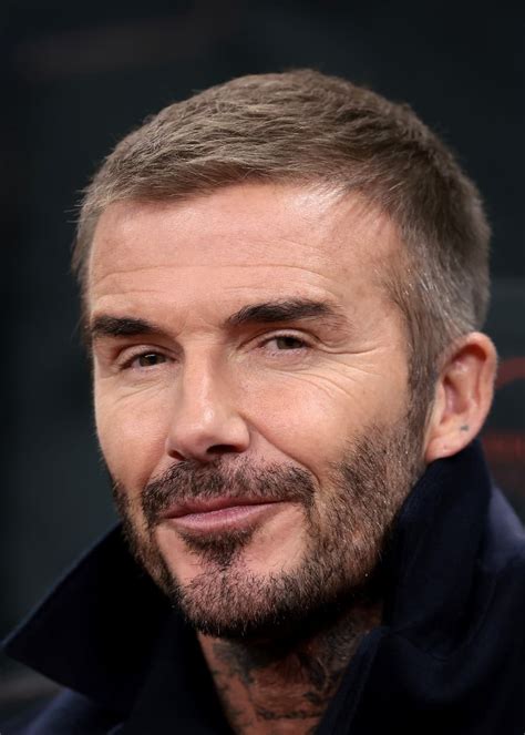 Dámy z tohto záberu vám bude horúco Beckham v boxerkách na dlážke
