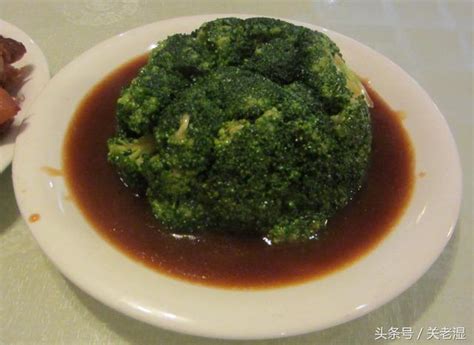 論擺盤的重要性 能把西藍花擺成這樣我也是服了 香菇土雞湯 每日頭條