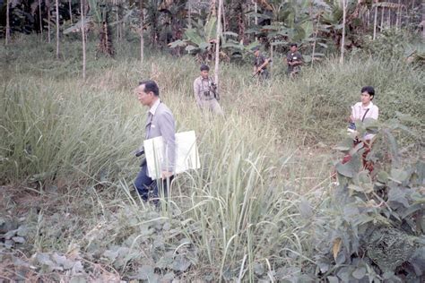 นี่เป็นภาพที่แสดงให้เห็นว่า ในหลวงรัชกาลที่ 9 ทรงเอาลูก ๆ ออกไปทำงาน