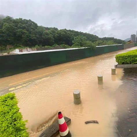 【福清漫谈】紧急！天宝路突发山体滑坡车速路段路面