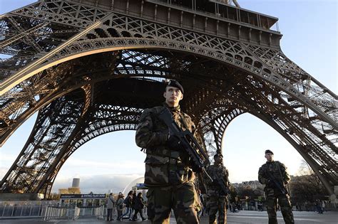 Paris Plans To Build Bulletproof Glass Wall Around Eiffel Tower Ibtimes Uk