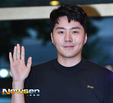 포토엔hd 이루 ‘깊게 파인 보조개 미소당신은 너무합니다 손에 잡히는 뉴스 눈에 보이는 뉴스 뉴스엔