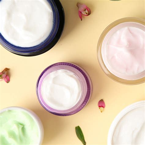 6 Moisturizers Dermatologists Swear By For Younger-Looking Skin Over 30 ...