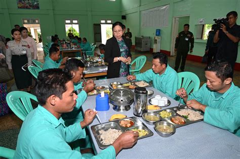 နိုင်ငံတော်စီမံအုပ်ချုပ်ရေးကောင်စီဥက္ကဋ္ဌ တပ်မတော်ကာကွယ်ရေးဦးစီးချုပ် ဗိုလ်ချုပ်မှူးကြီး မင