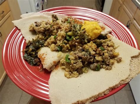 Carne De Vaca De La Comida Et Ope E Intestino Y Pan Picantes En La