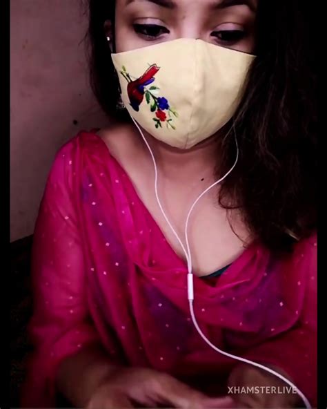 Dilse Siri Kute Kannadati Strip Chat Model Topless And Lips Showing