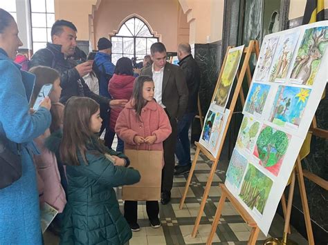 РИСУНКИ С ЕНЕРГИЯ Картини на пернишки деца посветени на Седмицата на гората украсиха Минна