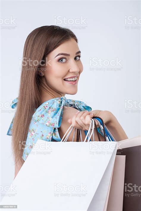 활기참 젊은 여자 장보기를 임하세요 진행 2015년에 대한 스톡 사진 및 기타 이미지 2015년 가방 개체 그룹 Istock