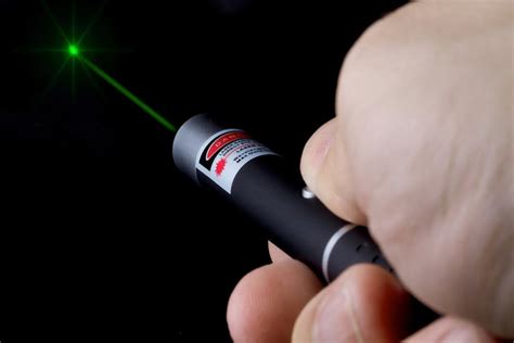 Benarkah Mainan Sinar Laser Bisa Bikin Mata Buta VIO Optical Clinic