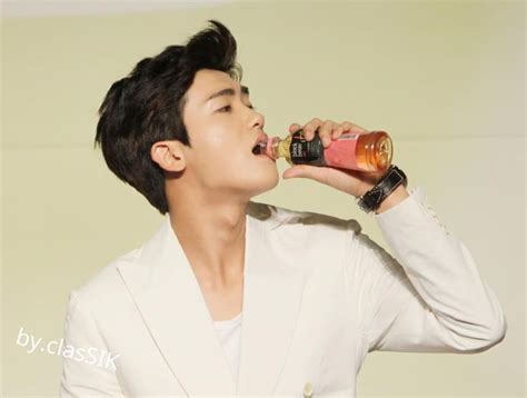 Pin By Khloe Wu On Hyung Sik 아 Sik Lab Coat Coat