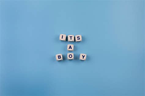 텍스트가있는 파란색 배경 그것은 소년입니다 신생아의 생일이나 파티를 축하하기위한 개념 아들이예요에 대한 스톡 사진 및 기타 이미지 Istock