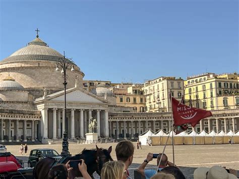 Piazza Del Plebiscito Con La Fachada De La Iglesia De San Francesco Di