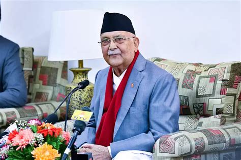 प्रधानमन्त्री ओली स्वदेश फिर्ता