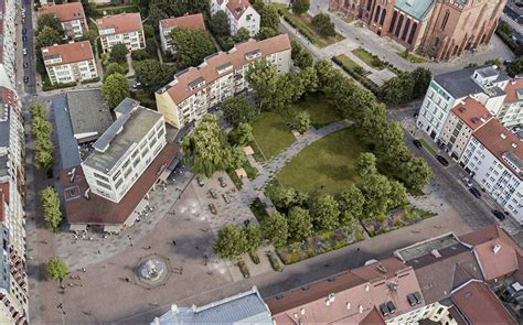 Kolejne starcie o plac Orła Białego w Szczecinie W tle Lenin i powrót
