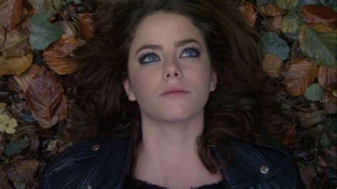 Kaya Scodelario Revela Desafios Da Exposição Precoce Em Skins E Comenta