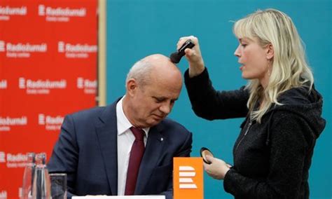 عکس کاندیدای ریاست جمهوری در حال گریم شدن پایگاه خبری جماران