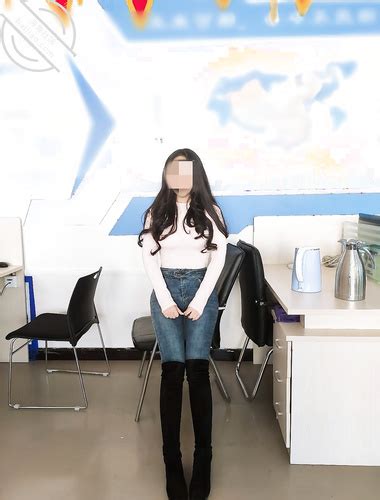 会喷水的情姐姐 亲姐姐绑起来操肛塞导致下体失禁嫩穴水流不止